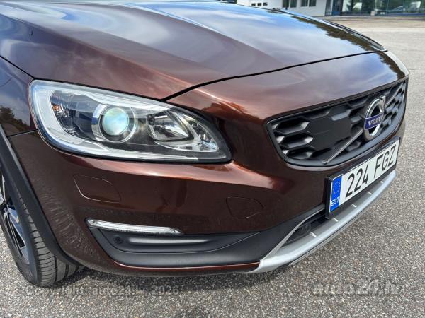Brūns Volvo V60 Cross Country 2017 Paide, ar dzinēja tilpumu 2.00 L un nobraukumu 275 tūkst. km par 10390 €, foto 7 vietnē AUTOMOTO.COM.LV