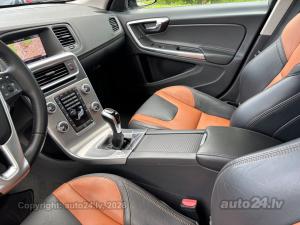 Brown Volvo V60 Cross Country 2017 in Paide, with an engine capacity of 2.00 L and mileage of 275 thousand km for 10390 €, photo 13 on AUTOMOTO.COM.LV