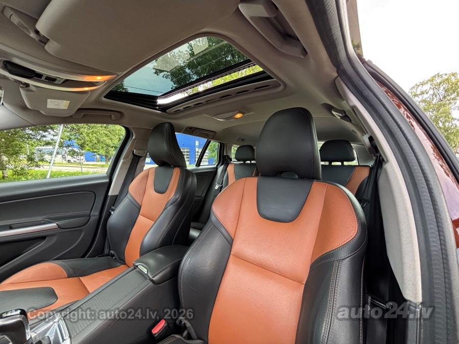 Brown Volvo V60 Cross Country 2017 in Paide, with an engine capacity of 2.00 L and mileage of 275 thousand km for 10390 €, photo 16 on AUTOMOTO.COM.LV