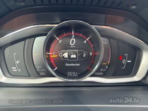 Brown Volvo V60 Cross Country 2017 in Paide, with an engine capacity of 2.00 L and mileage of 275 thousand km for 10390 €, photo 18 on AUTOMOTO.COM.LV