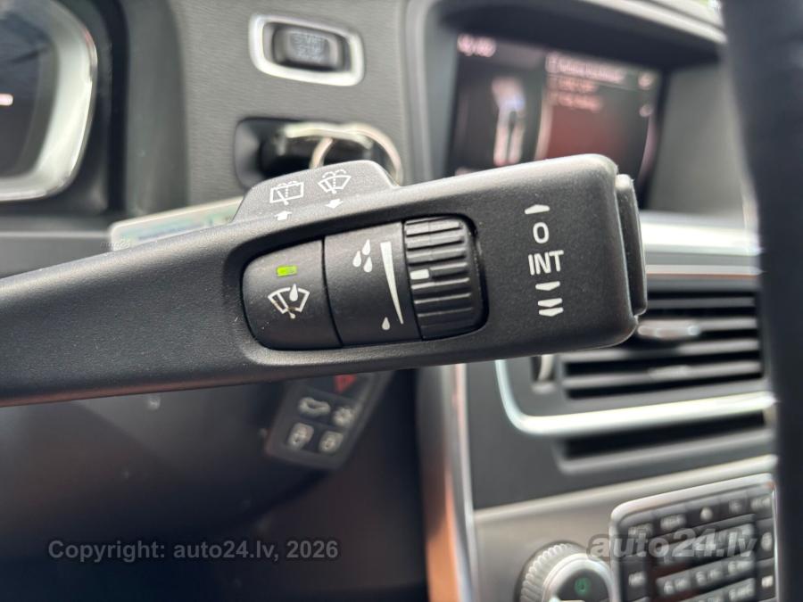 Brown Volvo V60 Cross Country 2017 in Paide, with an engine capacity of 2.00 L and mileage of 275 thousand km for 10390 €, photo 23 on AUTOMOTO.COM.LV