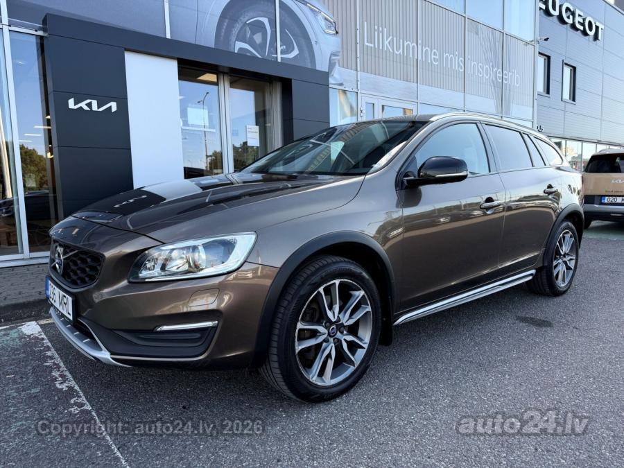 Коричневый Вольво V60 Cross Country 2017 в Таллин, объемом двигателя 2.00 л и пробегом 196 тыс. км за 12900 €, фото 1 на AUTOMOTO.COM.LV