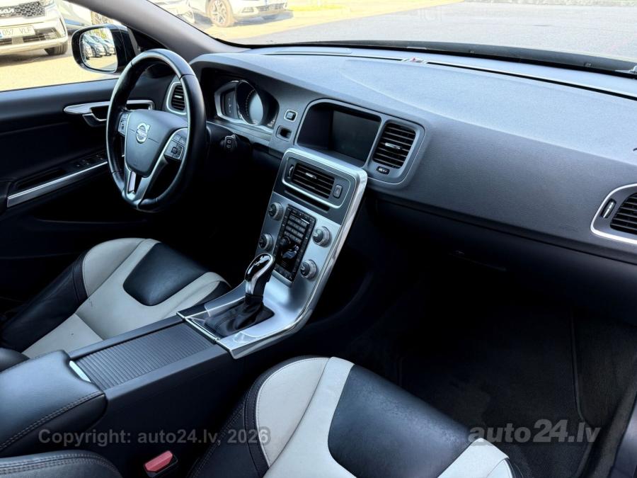 Коричневый Вольво V60 Cross Country 2017 в Таллин, объемом двигателя 2.00 л и пробегом 196 тыс. км за 12900 €, фото 5 на AUTOMOTO.COM.LV