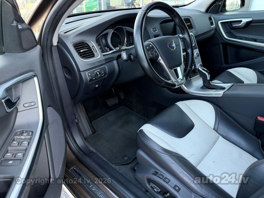 Коричневый Вольво V60 Cross Country 2017 в Таллин, объемом двигателя 2.00 л и пробегом 196 тыс. км за 12900 €, фото 8 на AUTOMOTO.COM.LV