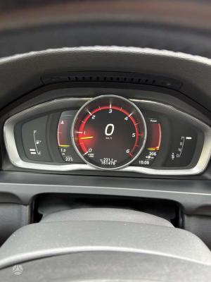 Brown Volvo V60 Cross Country 2017 in Vilnius, with an engine capacity of 2.40 L and mileage of 152 thousand km for 16200 €, photo 7 on AUTOMOTO.COM.LV