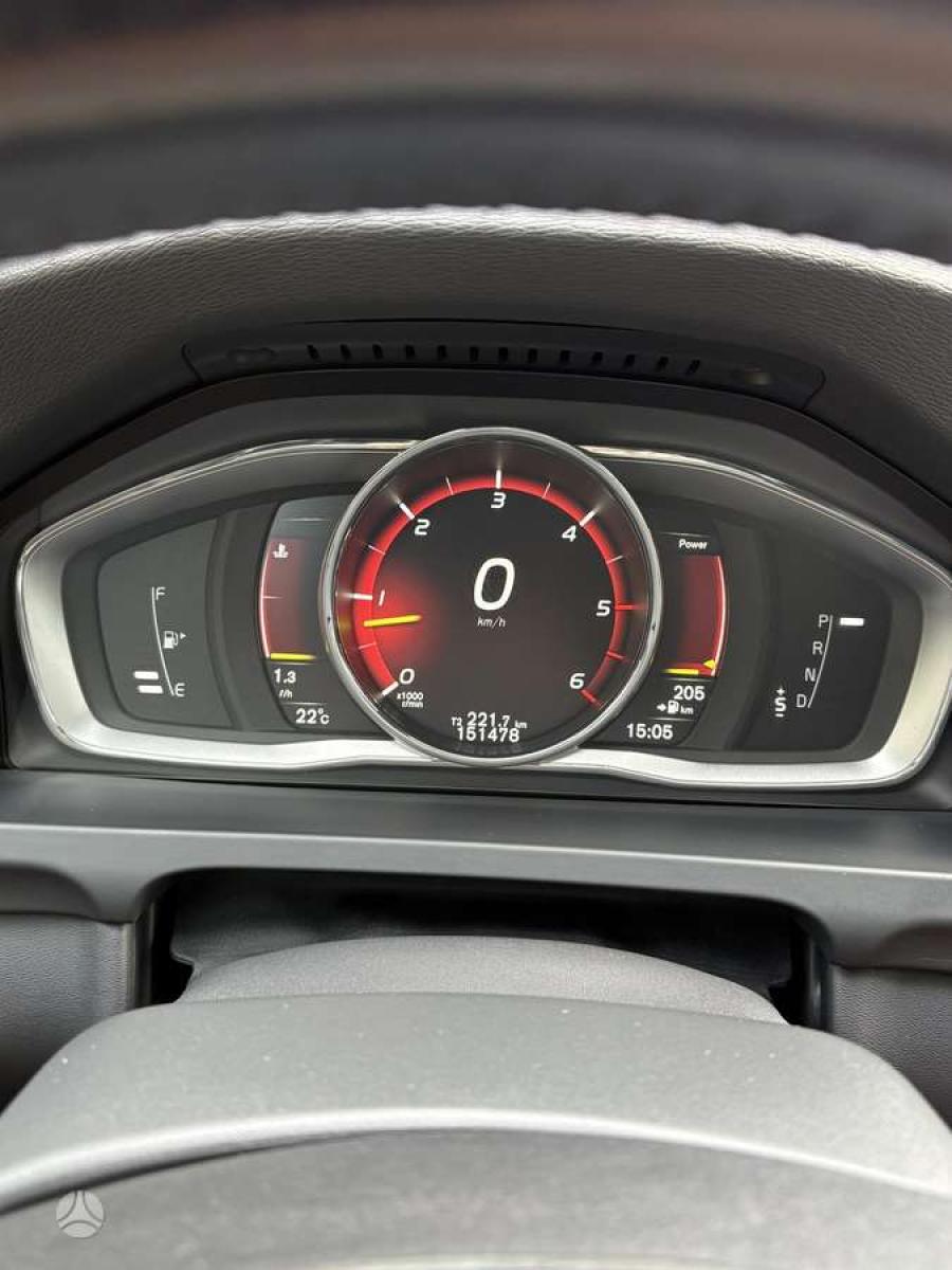 Brown Volvo V60 Cross Country 2017 in Vilnius, with an engine capacity of 2.40 L and mileage of 152 thousand km for 16200 €, photo 7 on AUTOMOTO.COM.LV