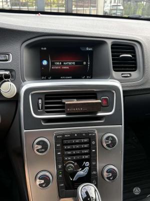 Brown Volvo V60 Cross Country 2017 in Vilnius, with an engine capacity of 2.40 L and mileage of 152 thousand km for 16200 €, photo 8 on AUTOMOTO.COM.LV
