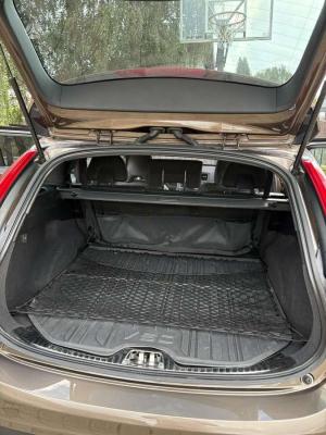 Brown Volvo V60 Cross Country 2017 in Vilnius, with an engine capacity of 2.40 L and mileage of 152 thousand km for 16200 €, photo 9 on AUTOMOTO.COM.LV
