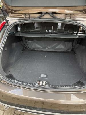 Brown Volvo V60 Cross Country 2017 in Vilnius, with an engine capacity of 2.40 L and mileage of 152 thousand km for 16200 €, photo 10 on AUTOMOTO.COM.LV