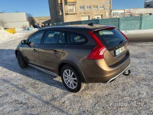 Brūns Volvo V60 Cross Country 2018 Tallina, ar dzinēja tilpumu 2.00 L un nobraukumu 160 tūkst. km par 14500 €, foto 3 vietnē AUTOMOTO.COM.LV