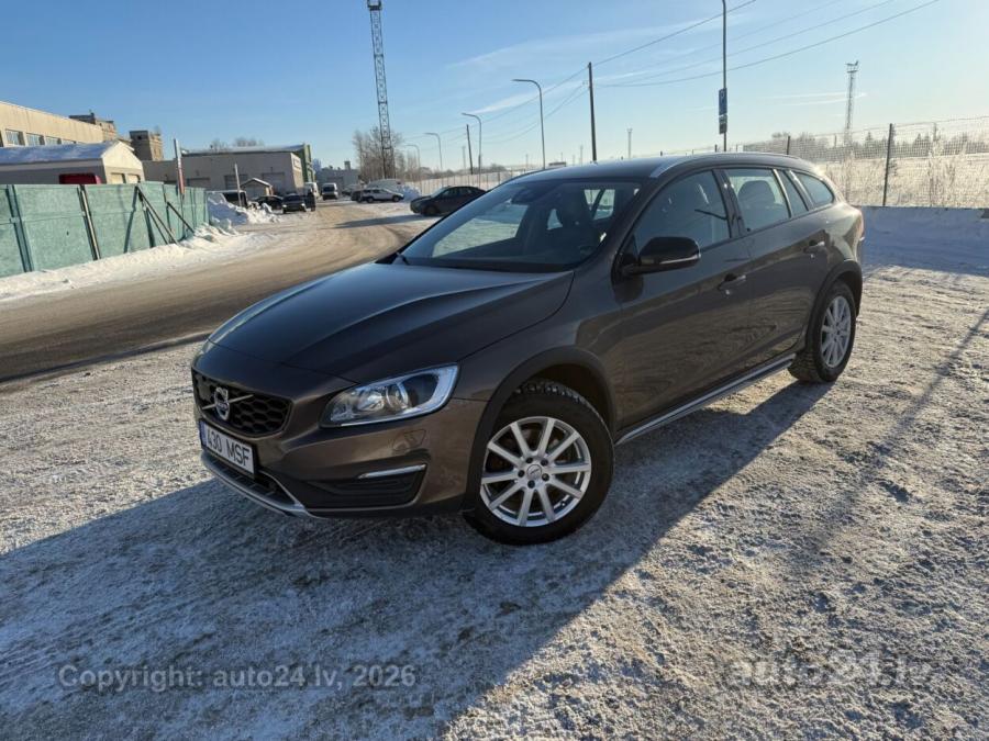 Brūns Volvo V60 Cross Country 2018 Tallina, ar dzinēja tilpumu 2.00 L un nobraukumu 160 tūkst. km par 14500 €, foto 4 vietnē AUTOMOTO.COM.LV
