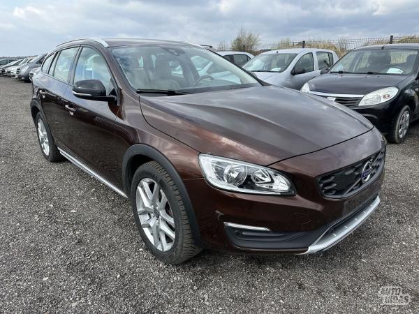 Коричневый Вольво V60 Cross Country 2018 в Гирайте, объемом двигателя 2.00 л и пробегом 210 тыс. км за 7250 €, фото 3 на AUTOMOTO.COM.LV