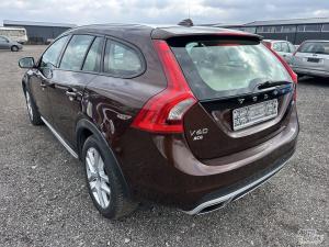 Коричневый Вольво V60 Cross Country 2018 в Гирайте, объемом двигателя 2.00 л и пробегом 210 тыс. км за 7250 €, фото 8 на AUTOMOTO.COM.LV