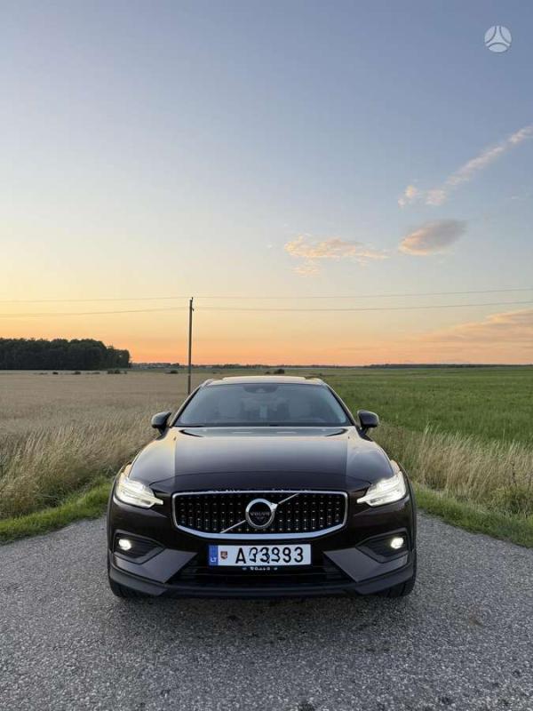 Коричневый Вольво V60 Cross Country 2018 в Вильнюс, объемом двигателя 1.97 л и пробегом 376 тыс. км за 17999 €, фото 2 на AUTOMOTO.COM.LV