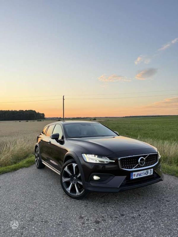 Коричневый Вольво V60 Cross Country 2018 в Вильнюс, объемом двигателя 1.97 л и пробегом 376 тыс. км за 17999 €, фото 3 на AUTOMOTO.COM.LV