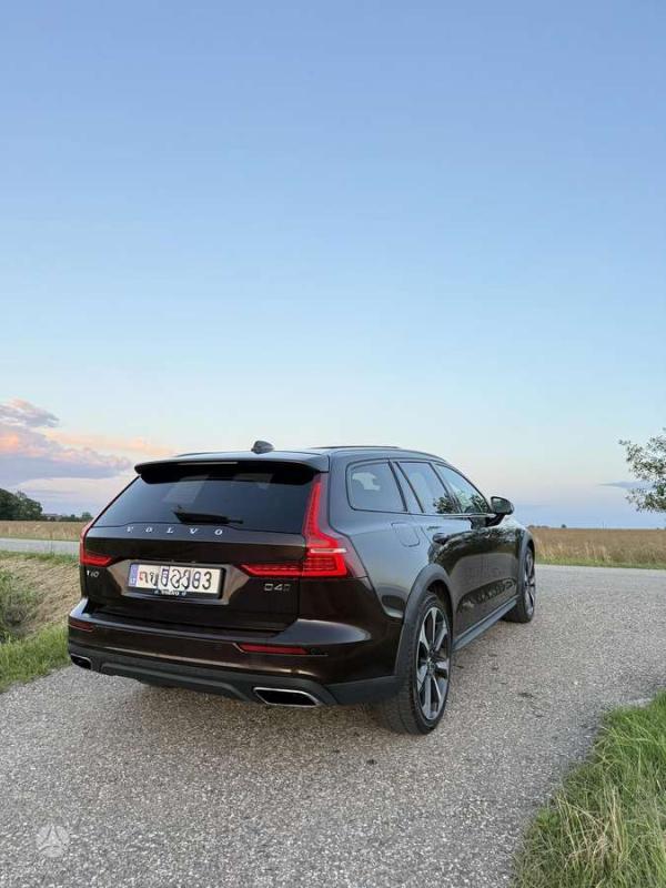 Коричневый Вольво V60 Cross Country 2018 в Вильнюс, объемом двигателя 1.97 л и пробегом 376 тыс. км за 17999 €, фото 7 на AUTOMOTO.COM.LV