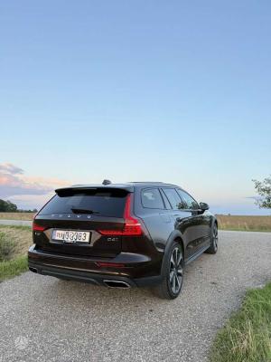 Коричневый Вольво V60 Cross Country 2018 в Вильнюс, объемом двигателя 1.97 л и пробегом 376 тыс. км за 17999 €, фото 8 на AUTOMOTO.COM.LV