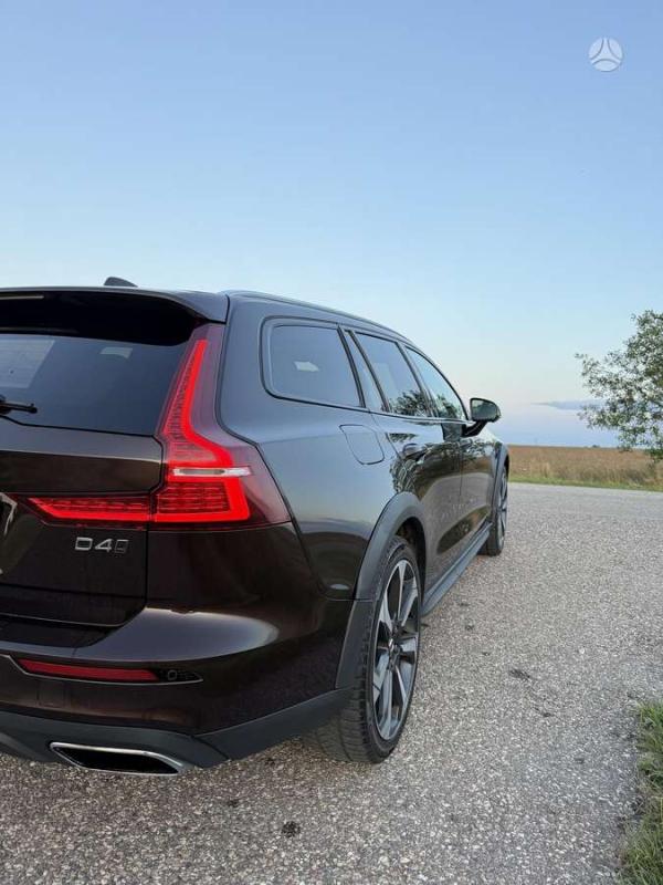 Коричневый Вольво V60 Cross Country 2018 в Вильнюс, объемом двигателя 1.97 л и пробегом 376 тыс. км за 17999 €, фото 8 на AUTOMOTO.COM.LV
