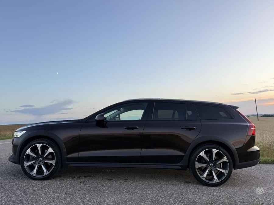 Коричневый Вольво V60 Cross Country 2018 в Вильнюс, объемом двигателя 1.97 л и пробегом 376 тыс. км за 17999 €, фото 13 на AUTOMOTO.COM.LV