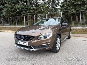 Brown Volvo V60 Cross Country 2018 in Tallinn, with an engine capacity of 2.40 L and mileage of 132 thousand km for 15999 €, photo  on AUTOMOTO.COM.LV