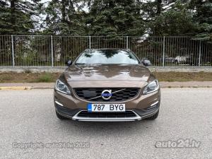 Brūns Volvo V60 Cross Country 2018 Tallina, ar dzinēja tilpumu 2.40 L un nobraukumu 132 tūkst. km par 15999 €, foto 3 vietnē AUTOMOTO.COM.LV