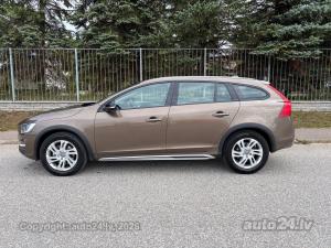 Brūns Volvo V60 Cross Country 2018 Tallina, ar dzinēja tilpumu 2.40 L un nobraukumu 132 tūkst. km par 15999 €, foto 5 vietnē AUTOMOTO.COM.LV