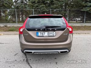 Brūns Volvo V60 Cross Country 2018 Tallina, ar dzinēja tilpumu 2.40 L un nobraukumu 132 tūkst. km par 15999 €, foto 7 vietnē AUTOMOTO.COM.LV