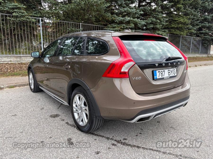 Brūns Volvo V60 Cross Country 2018 Tallina, ar dzinēja tilpumu 2.40 L un nobraukumu 132 tūkst. km par 15999 €, foto 8 vietnē AUTOMOTO.COM.LV