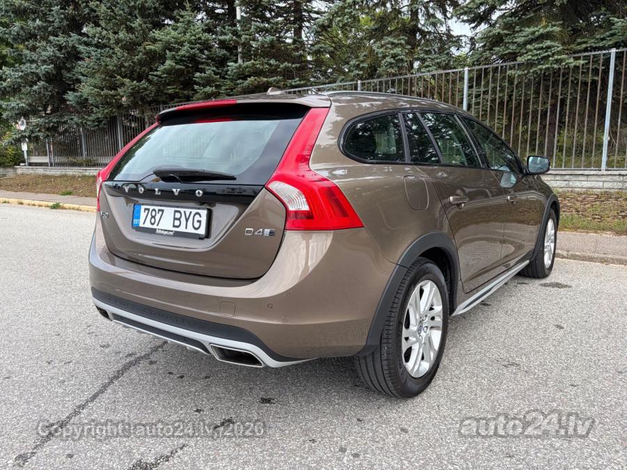 Brūns Volvo V60 Cross Country 2018 Tallina, ar dzinēja tilpumu 2.40 L un nobraukumu 132 tūkst. km par 15999 €, foto 9 vietnē AUTOMOTO.COM.LV