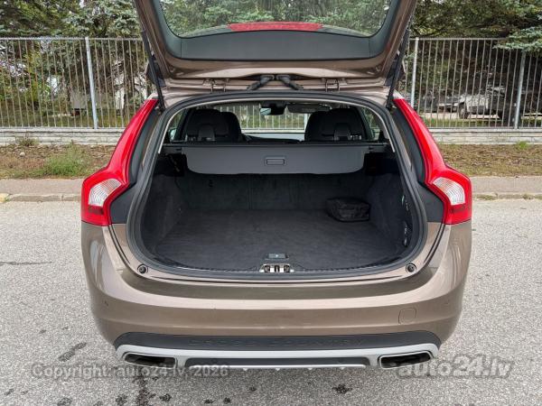 Brūns Volvo V60 Cross Country 2018 Tallina, ar dzinēja tilpumu 2.40 L un nobraukumu 132 tūkst. km par 15999 €, foto 9 vietnē AUTOMOTO.COM.LV