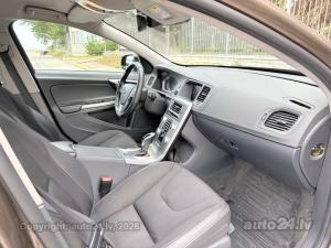 Brūns Volvo V60 Cross Country 2018 Tallina, ar dzinēja tilpumu 2.40 L un nobraukumu 132 tūkst. km par 15999 €, foto 12 vietnē AUTOMOTO.COM.LV