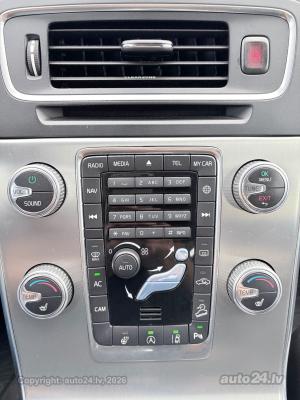 Brūns Volvo V60 Cross Country 2018 Tallina, ar dzinēja tilpumu 2.40 L un nobraukumu 132 tūkst. km par 15999 €, foto 16 vietnē AUTOMOTO.COM.LV