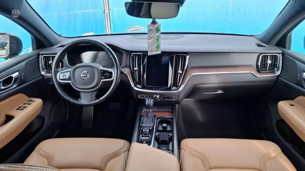 Brown Volvo V60 Cross Country 2020 in Siauliai, with an engine capacity of 1.97 L and mileage of 263 thousand km for 16900 €, photo 9 on AUTOMOTO.COM.LV