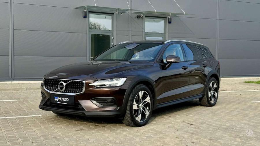 Коричневый Вольво V60 Cross Country 2020 в Вильнюс, объемом двигателя 2.00 л и пробегом 260 тыс. км за 16990 €, фото 1 на AUTOMOTO.COM.LV