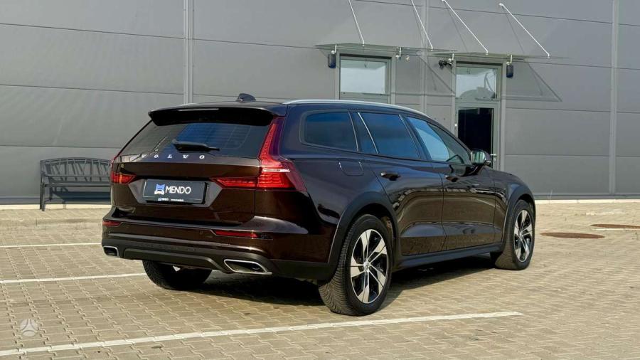 Коричневый Вольво V60 Cross Country 2020 в Вильнюс, объемом двигателя 2.00 л и пробегом 260 тыс. км за 16990 €, фото 3 на AUTOMOTO.COM.LV
