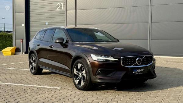 Коричневый Вольво V60 Cross Country 2020 в Вильнюс, объемом двигателя 2.00 л и пробегом 260 тыс. км за 16990 €, фото 3 на AUTOMOTO.COM.LV