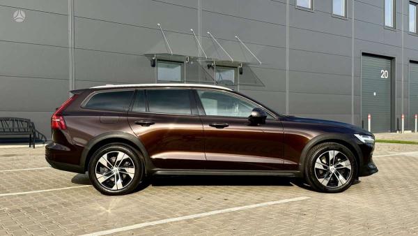 Коричневый Вольво V60 Cross Country 2020 в Вильнюс, объемом двигателя 2.00 л и пробегом 260 тыс. км за 16990 €, фото 5 на AUTOMOTO.COM.LV