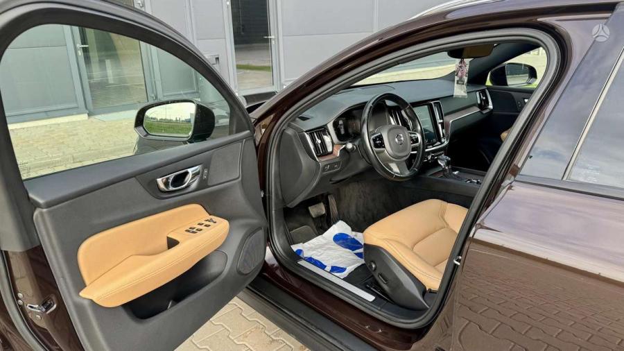 Коричневый Вольво V60 Cross Country 2020 в Вильнюс, объемом двигателя 2.00 л и пробегом 260 тыс. км за 16990 €, фото 13 на AUTOMOTO.COM.LV