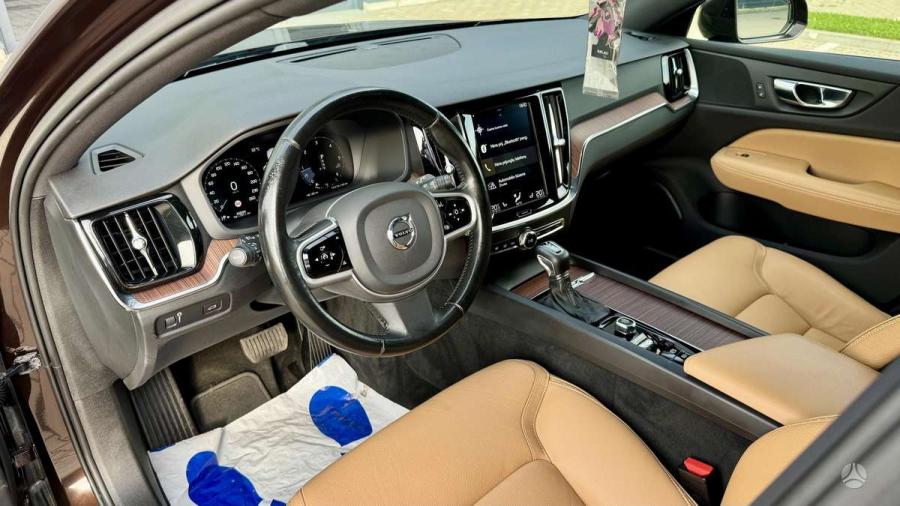 Коричневый Вольво V60 Cross Country 2020 в Вильнюс, объемом двигателя 2.00 л и пробегом 260 тыс. км за 16990 €, фото 14 на AUTOMOTO.COM.LV