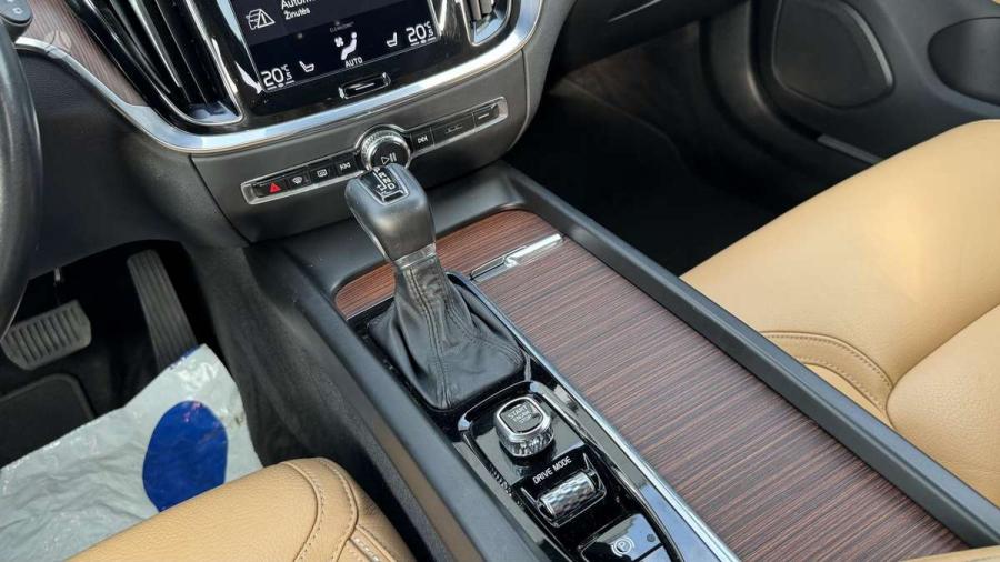 Коричневый Вольво V60 Cross Country 2020 в Вильнюс, объемом двигателя 2.00 л и пробегом 260 тыс. км за 16990 €, фото 26 на AUTOMOTO.COM.LV