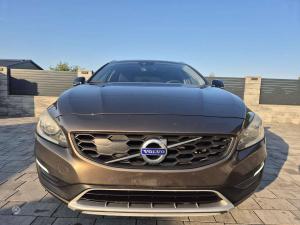 Volvo V60 Cross Country 2016 Viļņa, ar dzinēja tilpumu 2.40 L un nobraukumu 290 tūkst. km par 7490 €, foto  vietnē AUTOMOTO.COM.LV