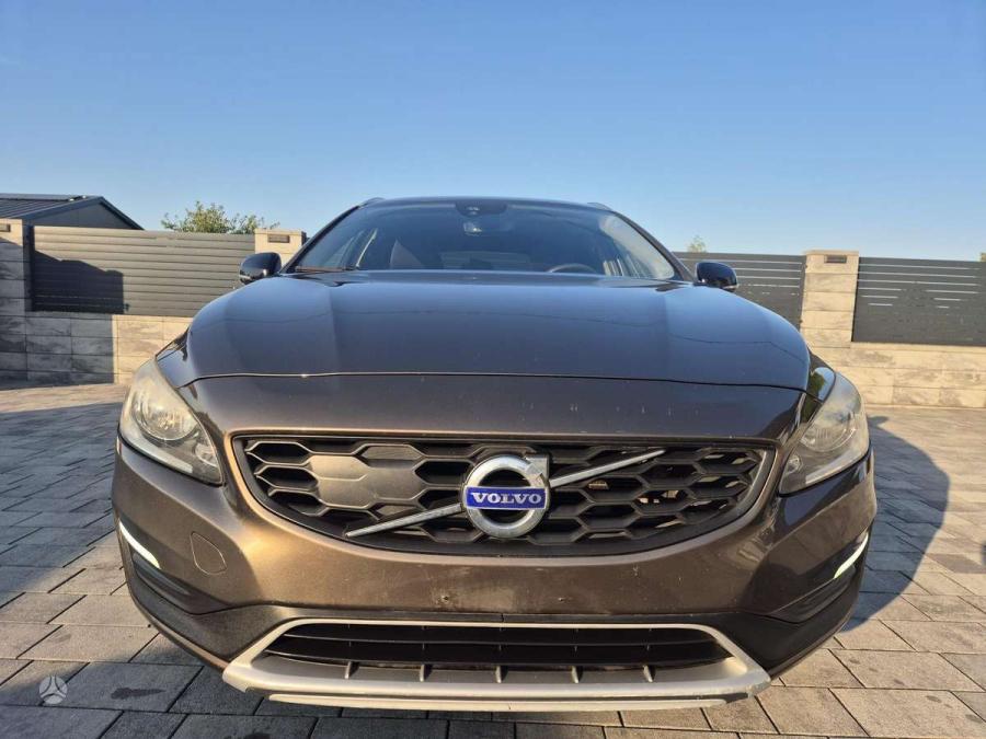 Volvo V60 Cross Country 2016 Viļņa, ar dzinēja tilpumu 2.40 L un nobraukumu 290 tūkst. km par 7490 €, foto 1 vietnē AUTOMOTO.COM.LV