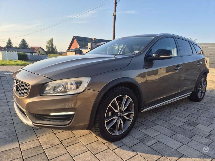 Volvo V60 Cross Country 2016 Viļņa, ar dzinēja tilpumu 2.40 L un nobraukumu 290 tūkst. km par 7490 €, foto 3 vietnē AUTOMOTO.COM.LV