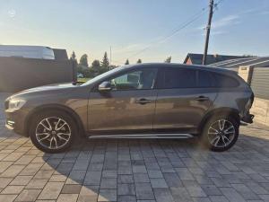 Volvo V60 Cross Country 2016 Viļņa, ar dzinēja tilpumu 2.40 L un nobraukumu 290 tūkst. km par 7490 €, foto 6 vietnē AUTOMOTO.COM.LV