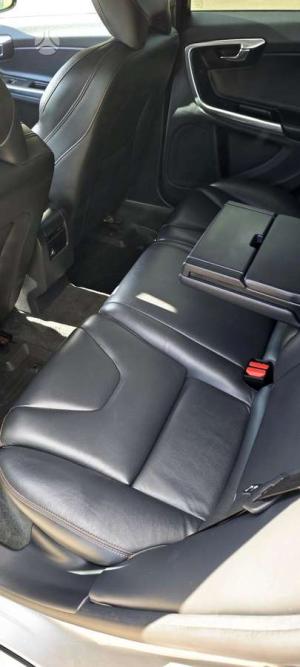 Pelēks Volvo V60 Cross Country 2015 Akmenė, ar dzinēja tilpumu 2.50 L un nobraukumu 204 tūkst. km par 9100 €, foto 13 vietnē AUTOMOTO.COM.LV