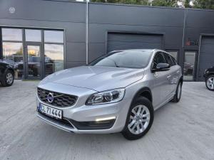 Pelēks Volvo V60 Cross Country 2017 Utena, ar dzinēja tilpumu 1.97 L un nobraukumu 200 tūkst. km par 9490 €, foto  vietnē AUTOMOTO.COM.LV