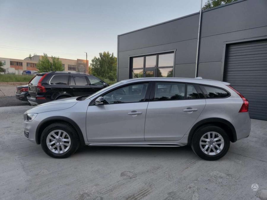 Pelēks Volvo V60 Cross Country 2017 Utena, ar dzinēja tilpumu 1.97 L un nobraukumu 200 tūkst. km par 9490 €, foto 6 vietnē AUTOMOTO.COM.LV