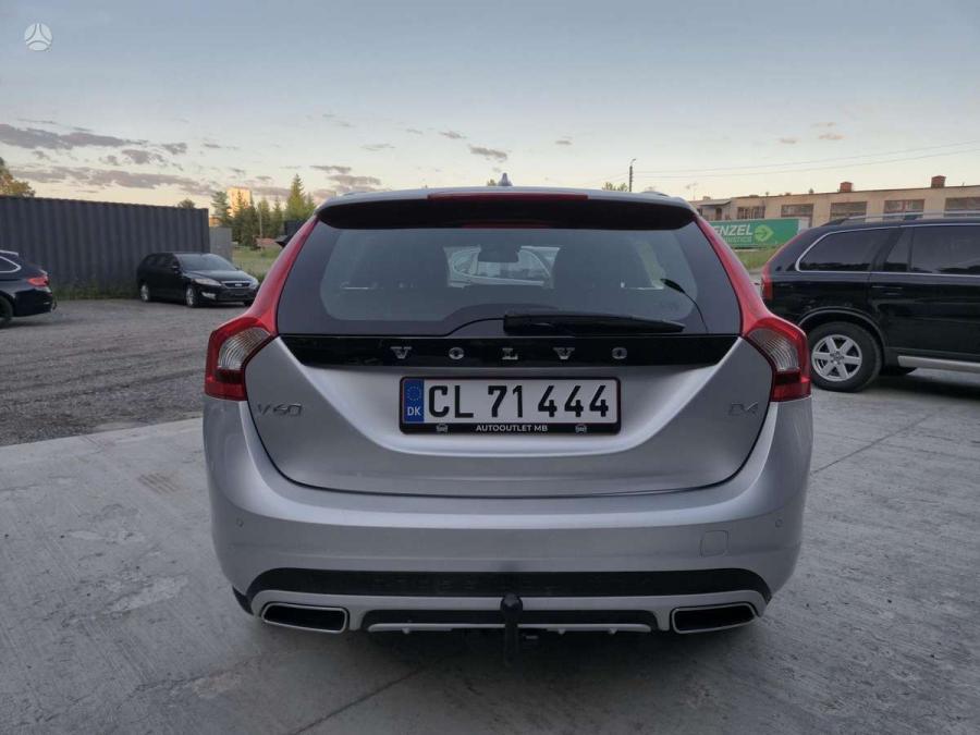 Pelēks Volvo V60 Cross Country 2017 Utena, ar dzinēja tilpumu 1.97 L un nobraukumu 200 tūkst. km par 9490 €, foto 9 vietnē AUTOMOTO.COM.LV