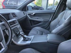 Pelēks Volvo V60 Cross Country 2017 Utena, ar dzinēja tilpumu 1.97 L un nobraukumu 200 tūkst. km par 9490 €, foto 13 vietnē AUTOMOTO.COM.LV