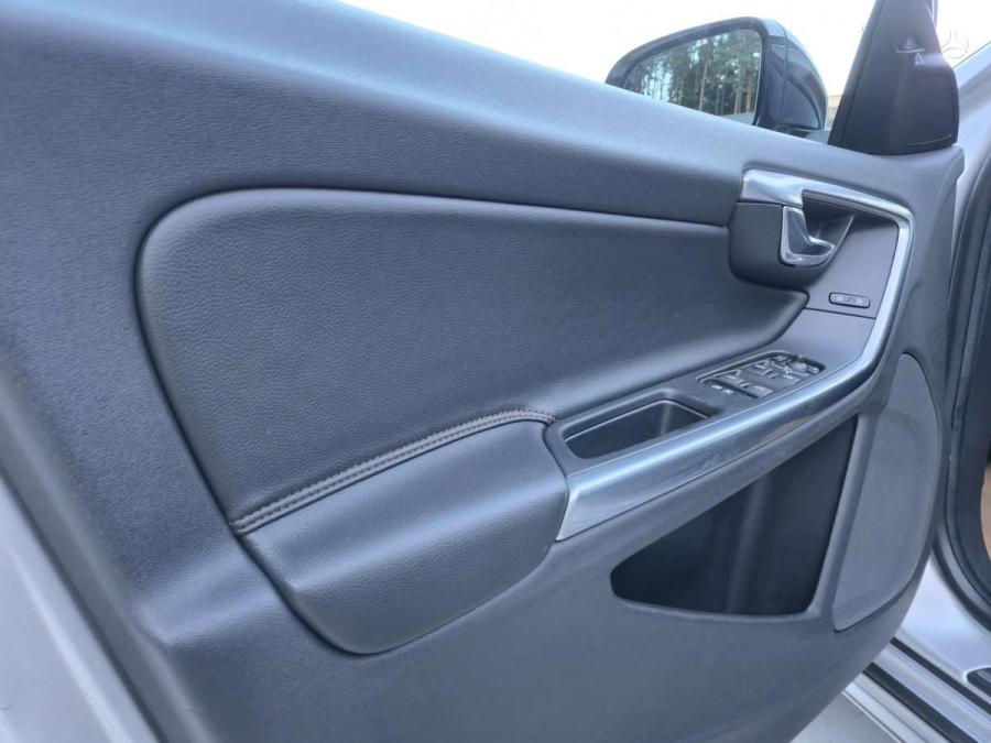 Pelēks Volvo V60 Cross Country 2017 Utena, ar dzinēja tilpumu 1.97 L un nobraukumu 200 tūkst. km par 9490 €, foto 17 vietnē AUTOMOTO.COM.LV